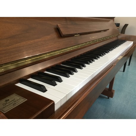Piano Droit SAMICK SU-118 Noyer satiné