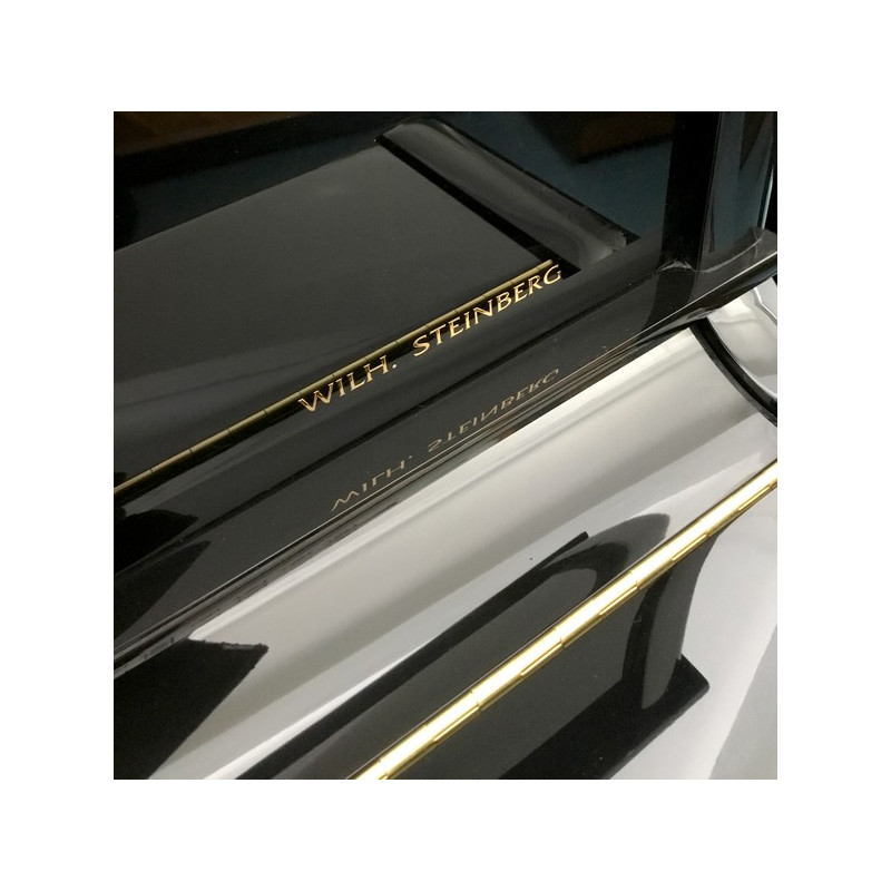 PIANO DROIT WILH.STEINBERG P118 Noir brillant/Laiton