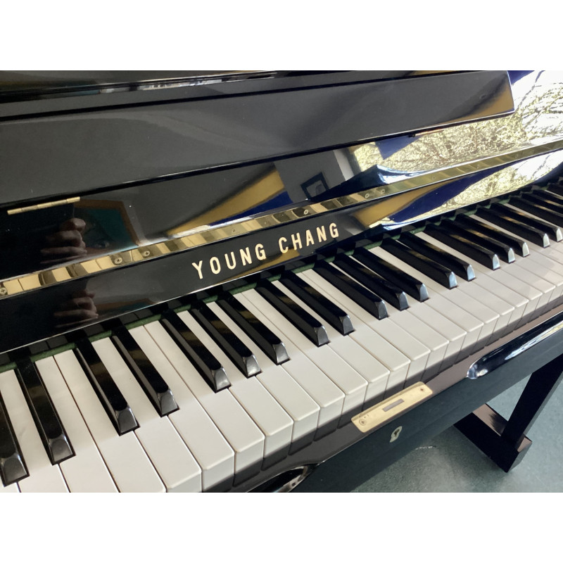 Piano droit YOUNG CHANG U118 Noir Laqué 118 cm